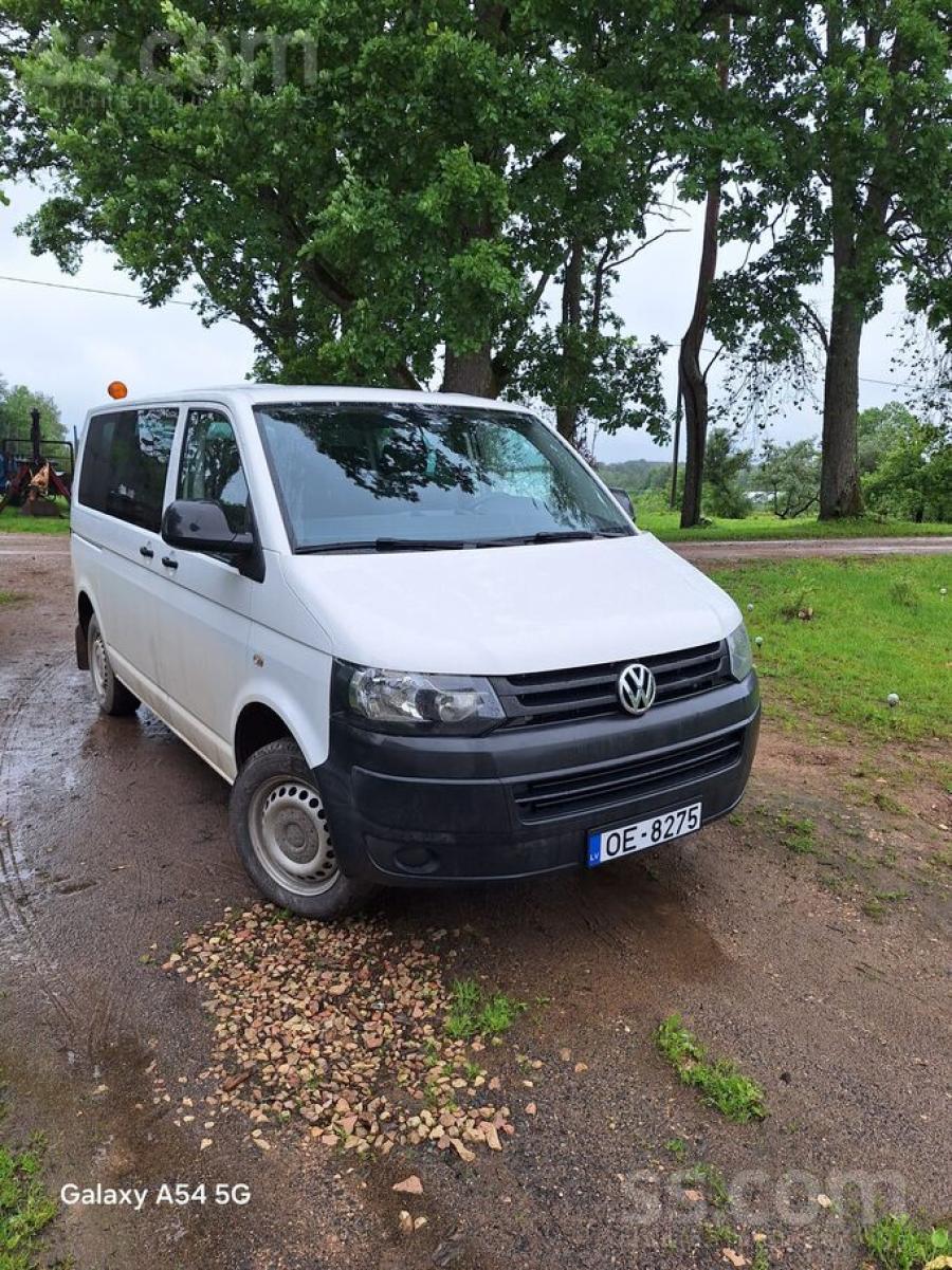 White Volkswagen Transporter 2015 in Ogre, with an engine capacity of 2.00 L and mileage of 240 thousand km for 15100 €, photo 1 on AUTOMOTO.COM.LV