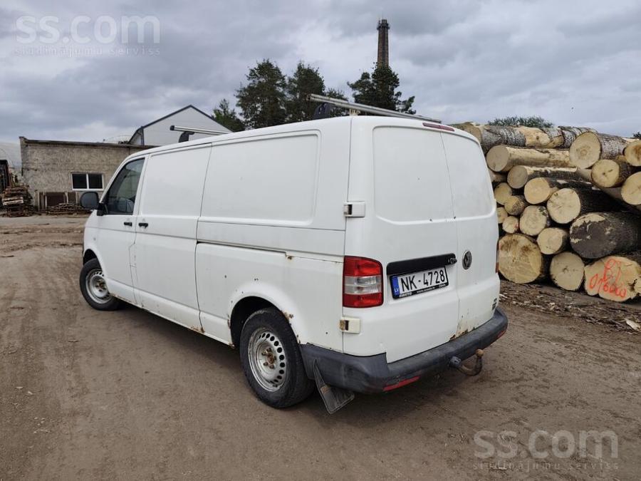 White Volkswagen Transporter 2015 in Jekabpils, with an engine capacity of 2.00 L and mileage of 274 thousand km for 8000 €, photo 4 on AUTOMOTO.COM.LV