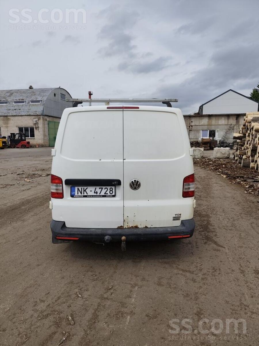 White Volkswagen Transporter 2015 in Jekabpils, with an engine capacity of 2.00 L and mileage of 274 thousand km for 8000 €, photo 5 on AUTOMOTO.COM.LV