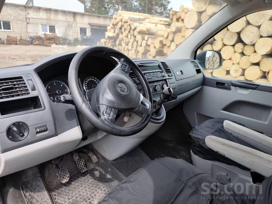 White Volkswagen Transporter 2015 in Jekabpils, with an engine capacity of 2.00 L and mileage of 274 thousand km for 8000 €, photo 12 on AUTOMOTO.COM.LV