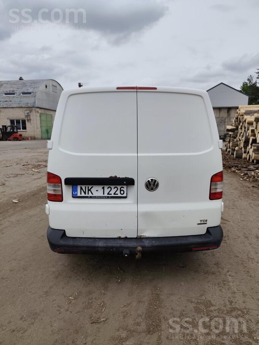 White Volkswagen Transporter 2015 in Jekabpils, with an engine capacity of 2.00 L and mileage of 250 thousand km for 8500 €, photo 5 on AUTOMOTO.COM.LV