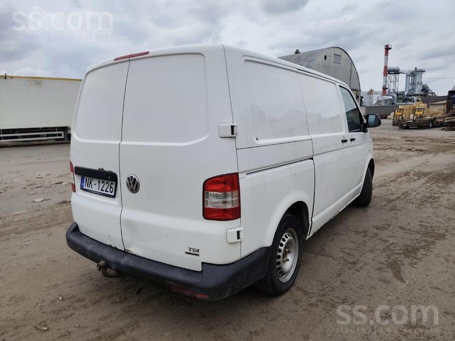 White Volkswagen Transporter 2015 in Jekabpils, with an engine capacity of 2.00 L and mileage of 250 thousand km for 8500 €, photo 6 on AUTOMOTO.COM.LV