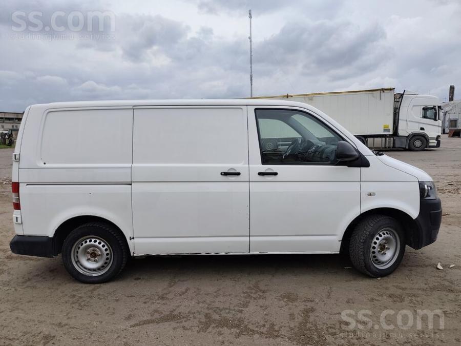 White Volkswagen Transporter 2015 in Jekabpils, with an engine capacity of 2.00 L and mileage of 250 thousand km for 8500 €, photo 7 on AUTOMOTO.COM.LV