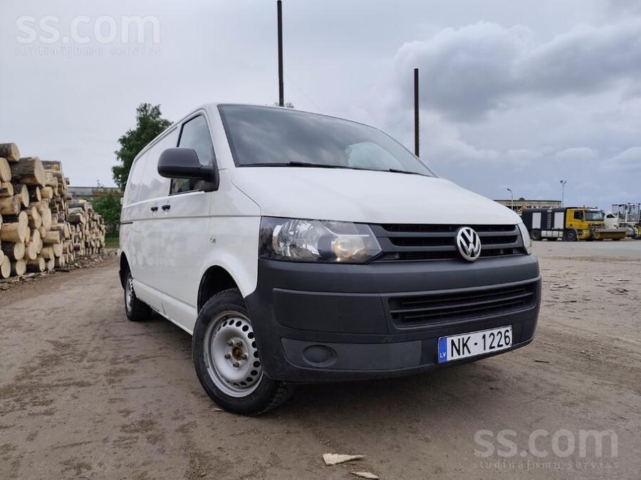 White Volkswagen Transporter 2015 in Jekabpils, with an engine capacity of 2.00 L and mileage of 250 thousand km for 8500 €, photo 8 on AUTOMOTO.COM.LV