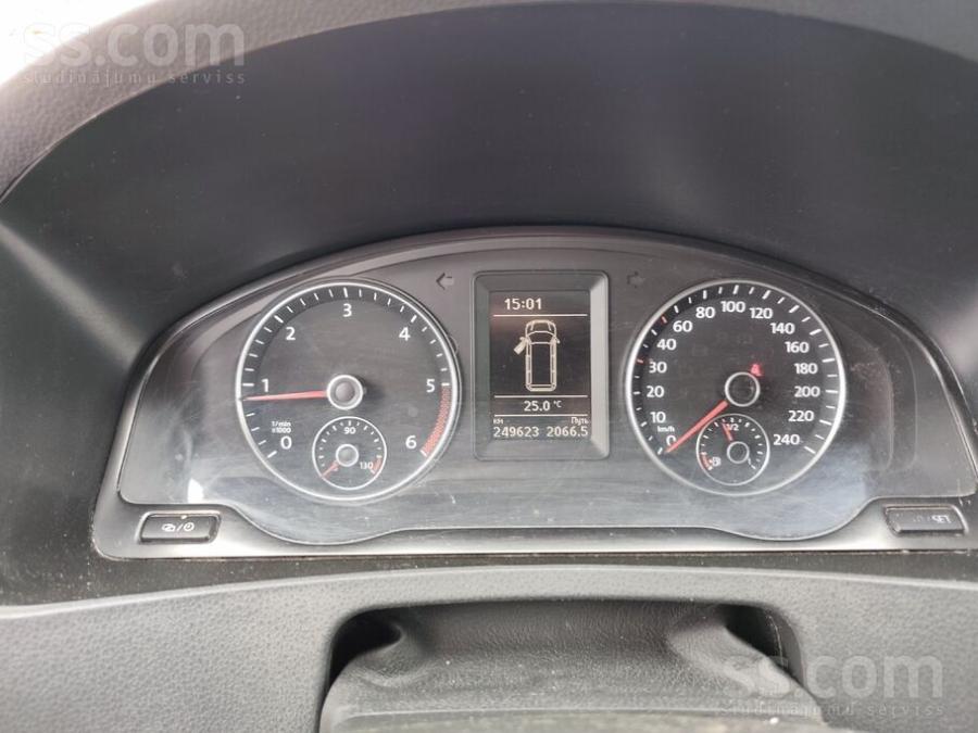 White Volkswagen Transporter 2015 in Jekabpils, with an engine capacity of 2.00 L and mileage of 250 thousand km for 8500 €, photo 11 on AUTOMOTO.COM.LV