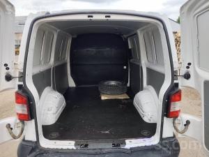 White Volkswagen Transporter 2015 in Jekabpils, with an engine capacity of 2.00 L and mileage of 250 thousand km for 8500 €, photo 14 on AUTOMOTO.COM.LV