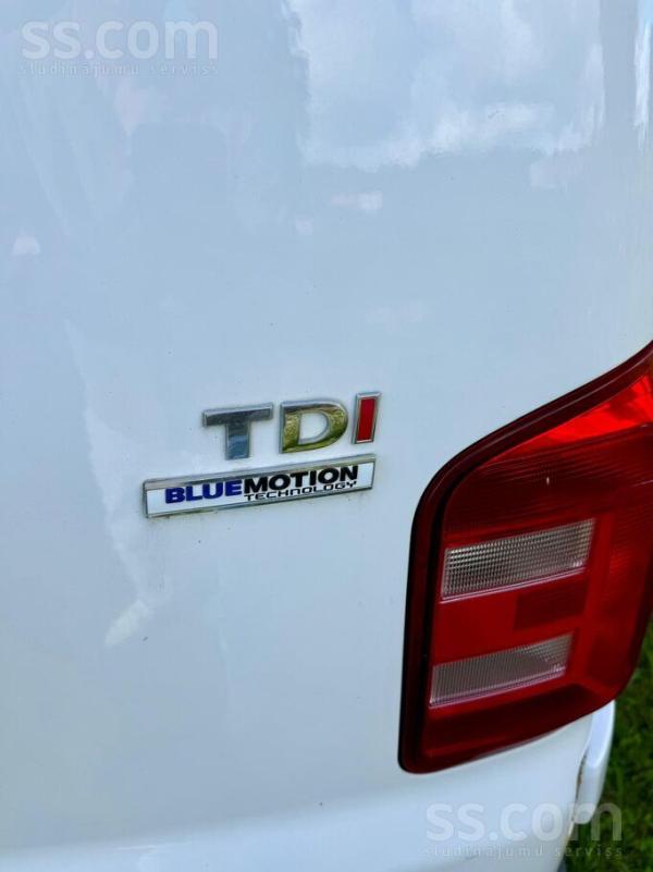 Volkswagen Transporter 2015 in Riga on AUTOMOTO.COM.LV White Volkswagen Transporter 2015 in Riga, with an engine capacity of 2.00 L and mileage of 291 thousand km for 6900 €, photo 5 on AUTOMOTO.COM.LV