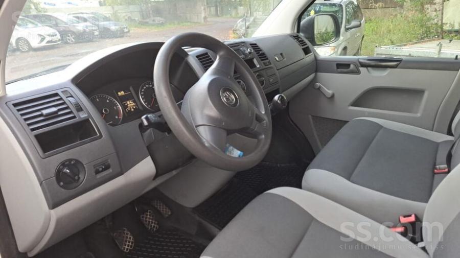 Balts Volkswagen Transporter 2015 Rīga, ar dzinēja tilpumu 2.00 L un nobraukumu 204 tūkst. km par 8450 €, foto 4 vietnē AUTOMOTO.COM.LV