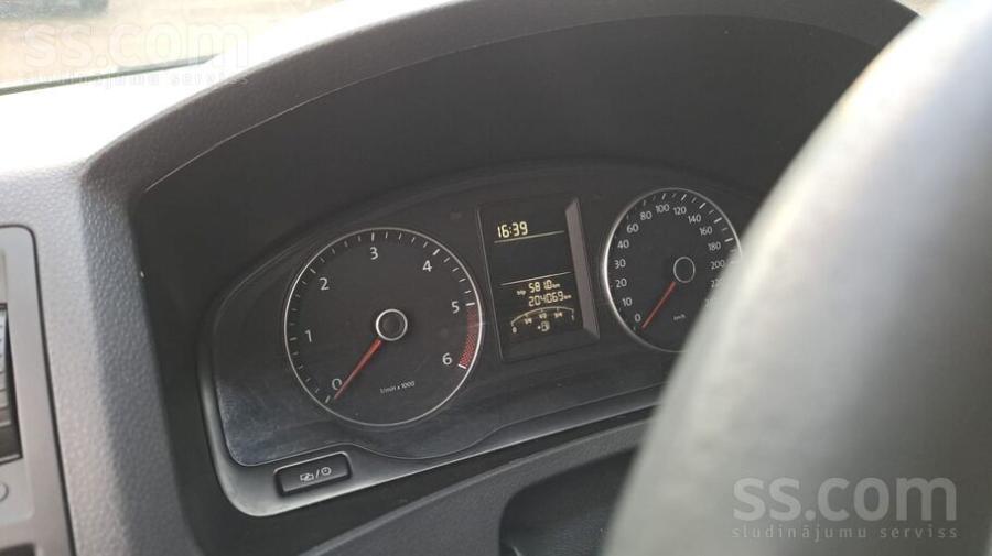 Balts Volkswagen Transporter 2015 Rīga, ar dzinēja tilpumu 2.00 L un nobraukumu 204 tūkst. km par 8450 €, foto 5 vietnē AUTOMOTO.COM.LV