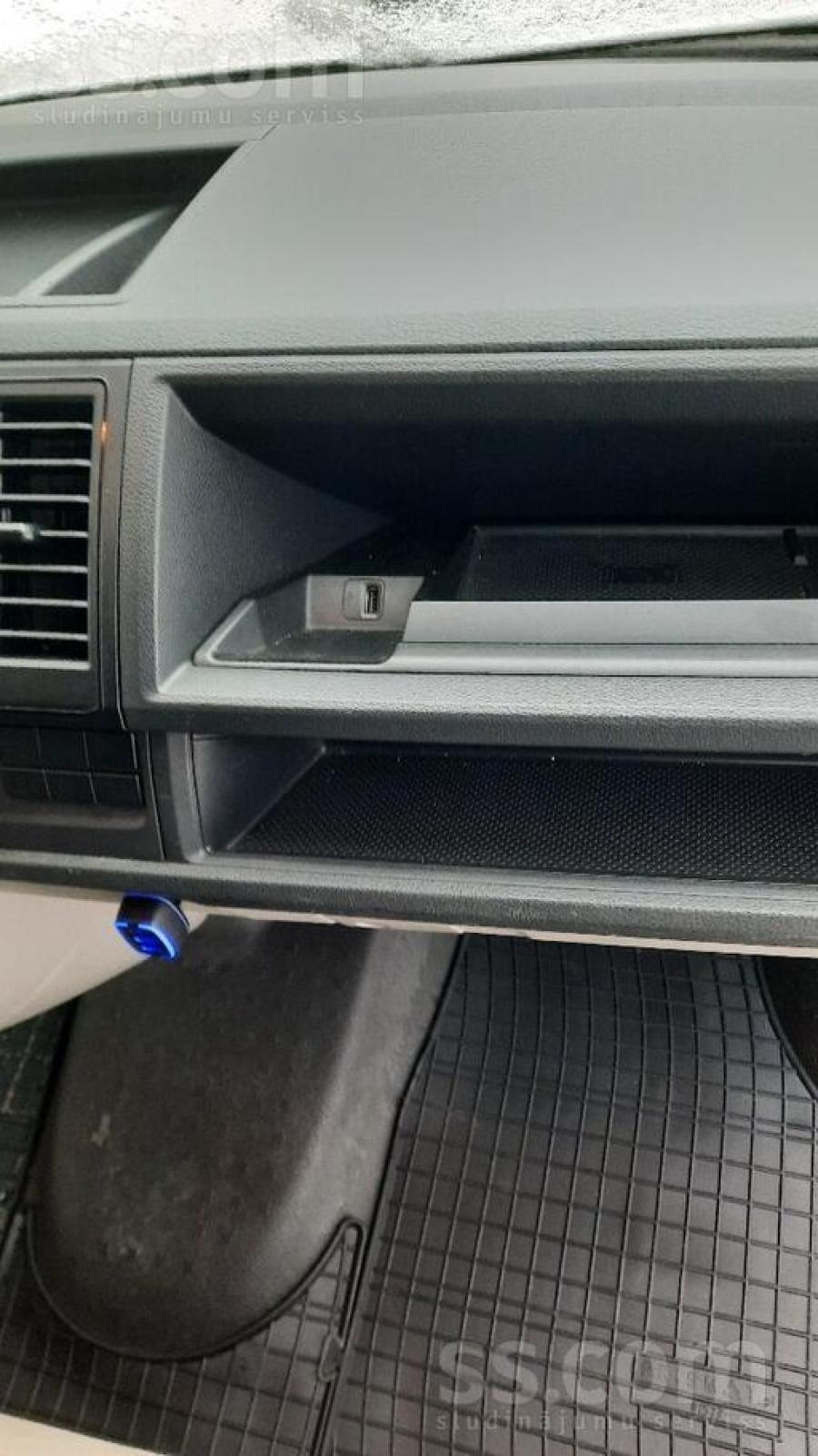 Balts Volkswagen Transporter 2016 Rīga, ar dzinēja tilpumu 2.00 L un nobraukumu 288 tūkst. km par 11600 €, foto 13 vietnē AUTOMOTO.COM.LV