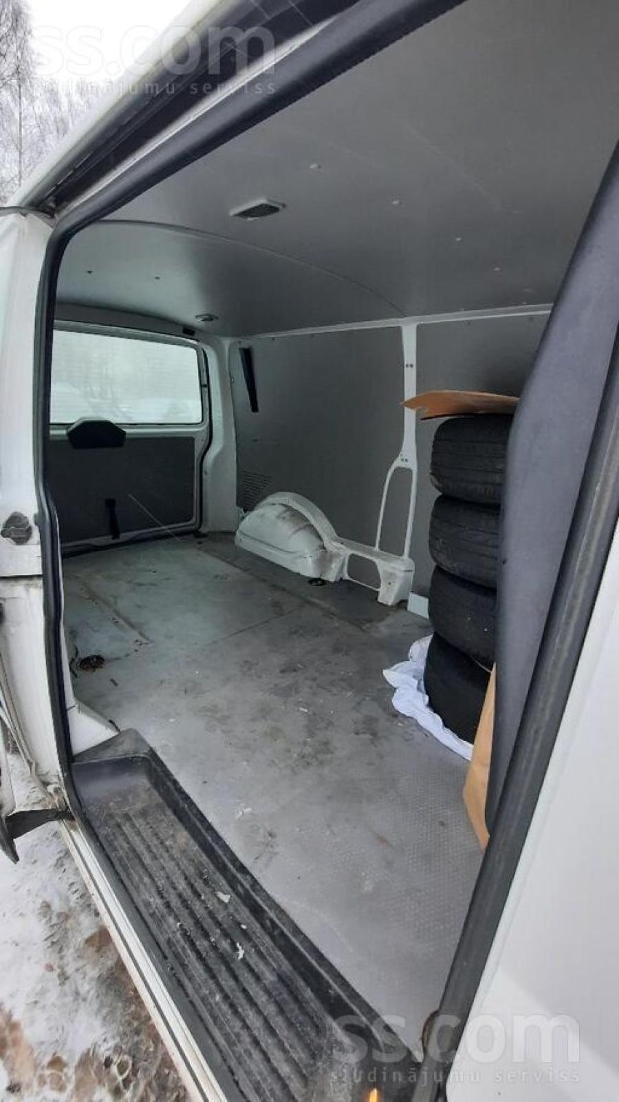 Balts Volkswagen Transporter 2016 Rīga, ar dzinēja tilpumu 2.00 L un nobraukumu 288 tūkst. km par 11600 €, foto 16 vietnē AUTOMOTO.COM.LV