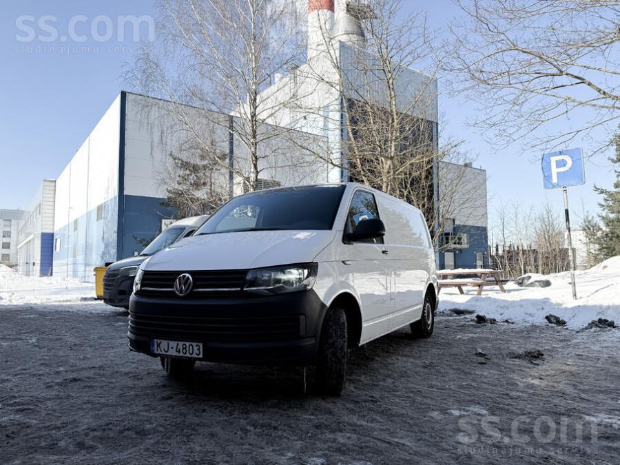 Balts Volkswagen Transporter 2016 Rīga, ar dzinēja tilpumu 2.00 L un nobraukumu 300 tūkst. km par 10900 €, foto 1 vietnē AUTOMOTO.COM.LV