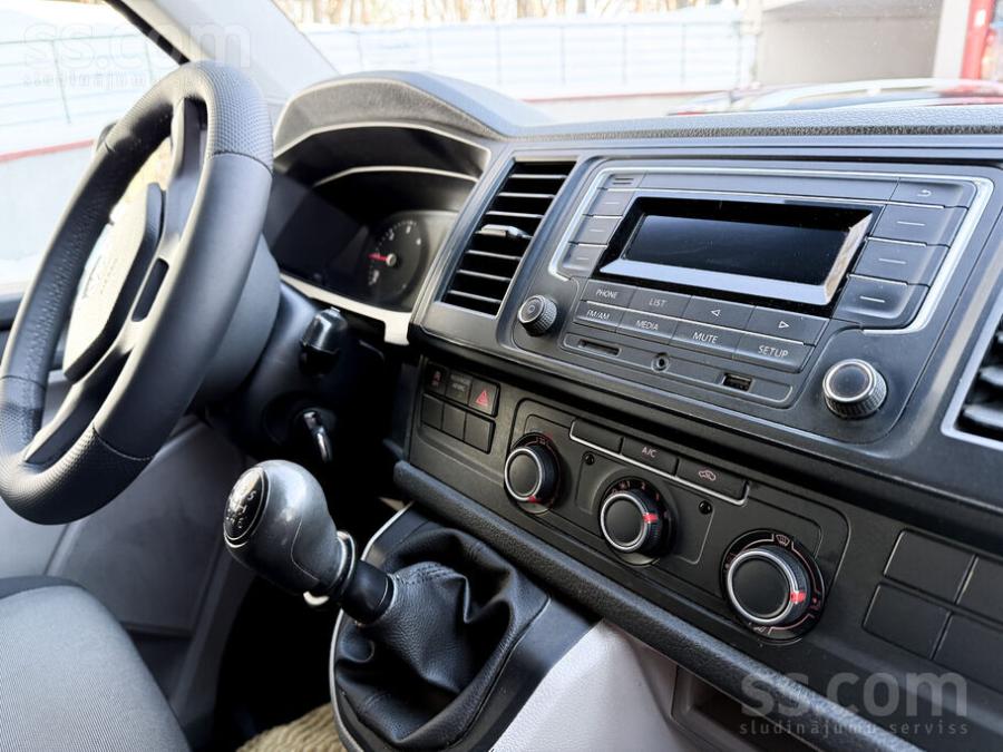 Balts Volkswagen Transporter 2016 Rīga, ar dzinēja tilpumu 2.00 L un nobraukumu 300 tūkst. km par 10900 €, foto 7 vietnē AUTOMOTO.COM.LV