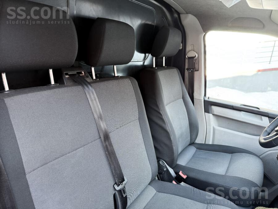 Balts Volkswagen Transporter 2016 Rīga, ar dzinēja tilpumu 2.00 L un nobraukumu 300 tūkst. km par 10900 €, foto 9 vietnē AUTOMOTO.COM.LV