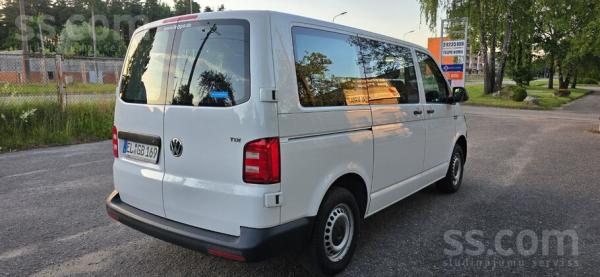 White Volkswagen Transporter 2016 in Valmiera, with an engine capacity of 2.00 L and mileage of 169 thousand km for 13300 €, photo 4 on AUTOMOTO.COM.LV