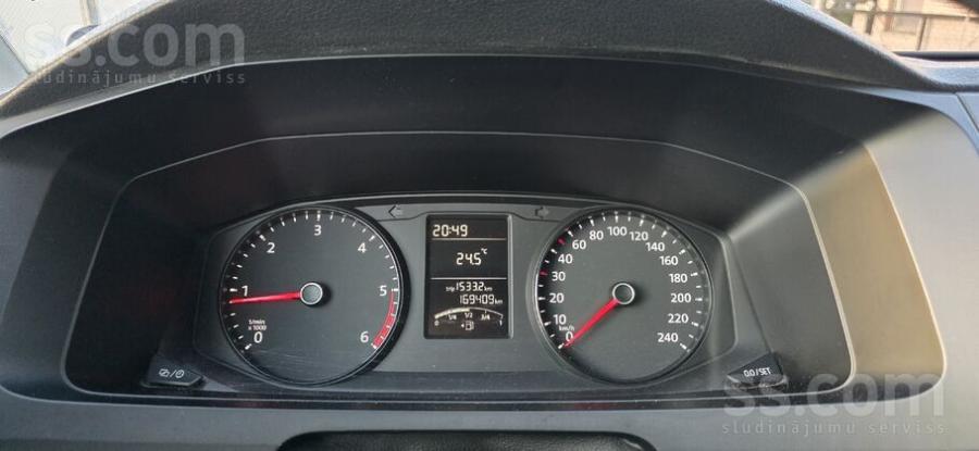White Volkswagen Transporter 2016 in Valmiera, with an engine capacity of 2.00 L and mileage of 169 thousand km for 13300 €, photo 16 on AUTOMOTO.COM.LV