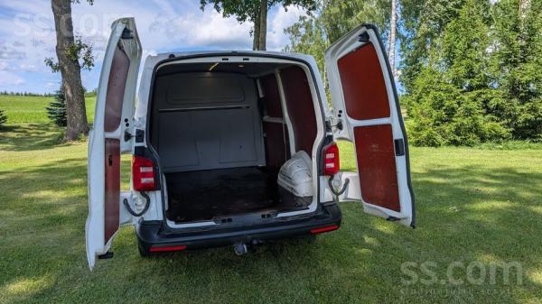 Balts Volkswagen Transporter 2016 Ogre, ar dzinēja tilpumu 2.00 L un nobraukumu 364 tūkst. km par 9930 €, foto 5 vietnē AUTOMOTO.COM.LV