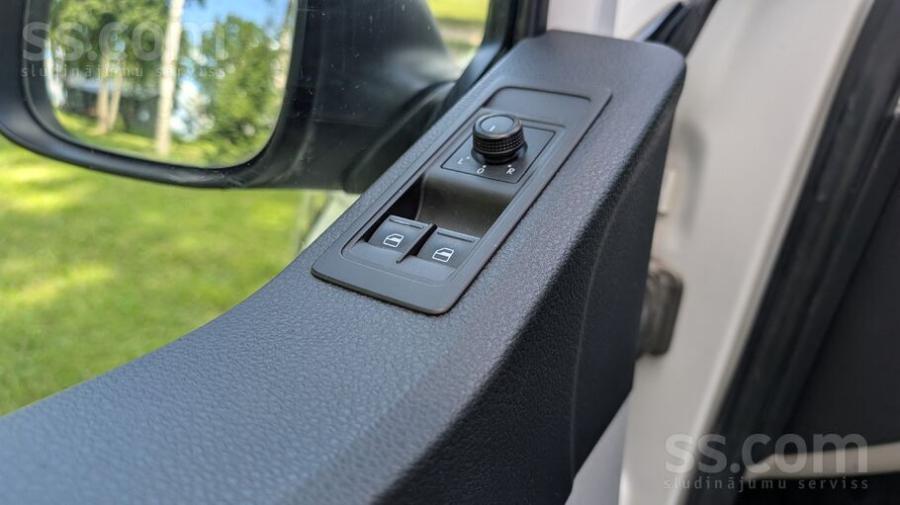 Balts Volkswagen Transporter 2016 Ogre, ar dzinēja tilpumu 2.00 L un nobraukumu 364 tūkst. km par 9930 €, foto 13 vietnē AUTOMOTO.COM.LV