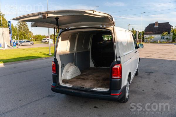 White Volkswagen Transporter 2017 in Riga, with an engine capacity of 2.00 L and mileage of 202 thousand km for 10800 €, photo 5 on AUTOMOTO.COM.LV