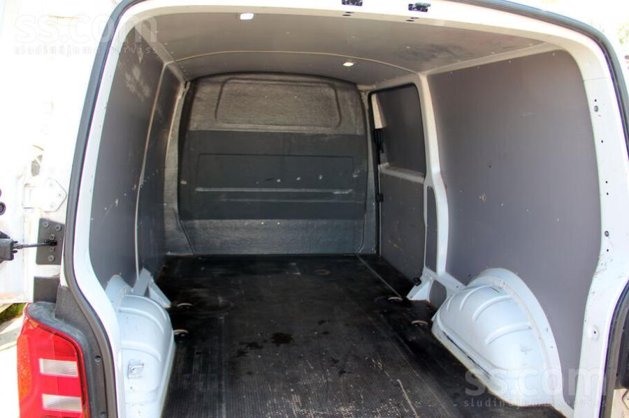 Balts Volkswagen Transporter 2018 Rīga, ar dzinēja tilpumu 2.00 L un nobraukumu 272 tūkst. km par 12200 €, foto 9 vietnē AUTOMOTO.COM.LV
