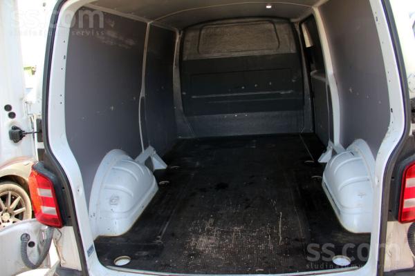 White Volkswagen Transporter 2018 in Riga, with an engine capacity of 2.00 L and mileage of 272 thousand km for 12200 €, photo 9 on AUTOMOTO.COM.LV