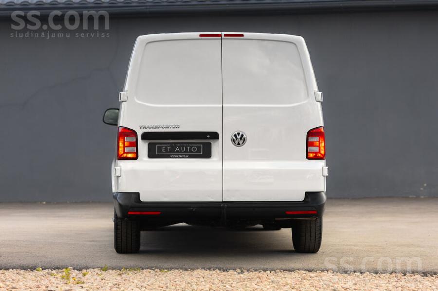 White Volkswagen Transporter 2019 in Jelgava, with an engine capacity of 2.00 L and mileage of 178 thousand km for 14500 €, photo 5 on AUTOMOTO.COM.LV