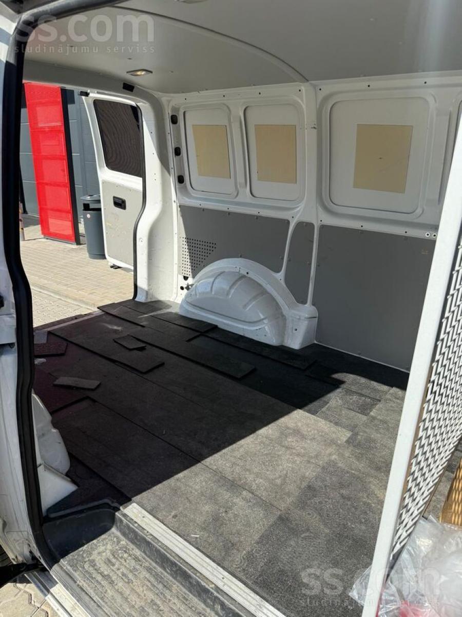 Balts Volkswagen Transporter 2019 Rīga, ar dzinēja tilpumu 2.00 L un nobraukumu 213 tūkst. km par 13900 €, foto 10 vietnē AUTOMOTO.COM.LV