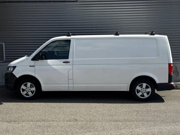 White Volkswagen Transporter 2019 in Riga, with an engine capacity of 2.00 L and mileage of 320 thousand km for 13900 €, photo 2 on AUTOMOTO.COM.LV