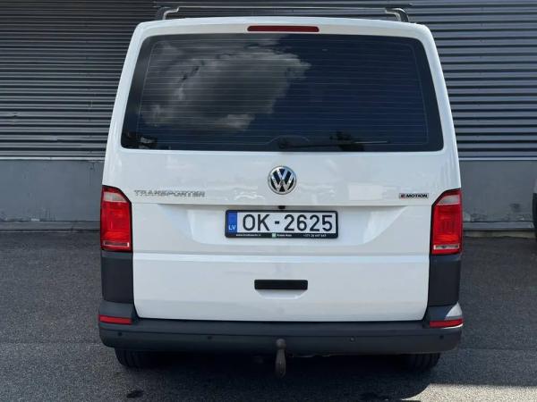 White Volkswagen Transporter 2019 in Riga, with an engine capacity of 2.00 L and mileage of 320 thousand km for 13900 €, photo 4 on AUTOMOTO.COM.LV