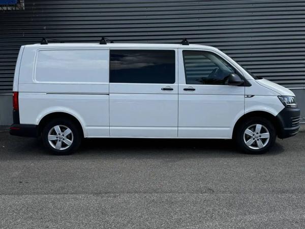 White Volkswagen Transporter 2019 in Riga, with an engine capacity of 2.00 L and mileage of 320 thousand km for 13900 €, photo 6 on AUTOMOTO.COM.LV