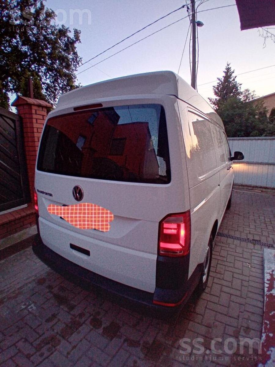 White Volkswagen Transporter 2019 in Riga, with an engine capacity of 2.00 L and mileage of 198 thousand km for 11999 €, photo 4 on AUTOMOTO.COM.LV