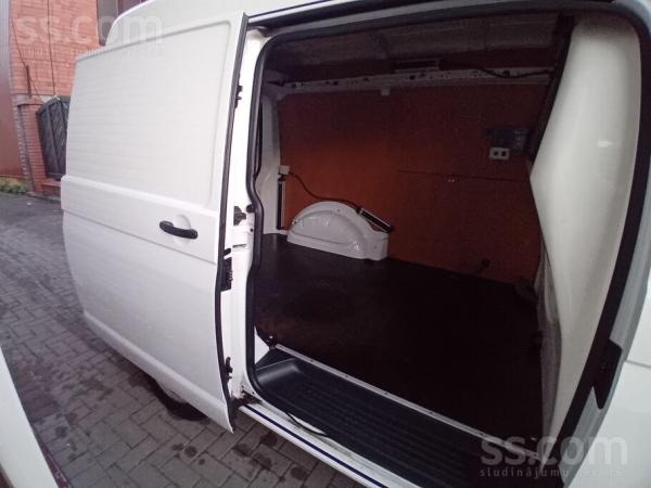 Balts Volkswagen Transporter 2019 Rīga, ar dzinēja tilpumu 2.00 L un nobraukumu 198 tūkst. km par 11999 €, foto 5 vietnē AUTOMOTO.COM.LV