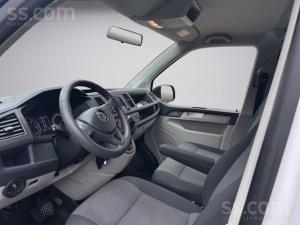 White Volkswagen Transporter 2019 in Riga, with an engine capacity of 2.00 L and mileage of 259 thousand km for 15450 €, photo 5 on AUTOMOTO.COM.LV