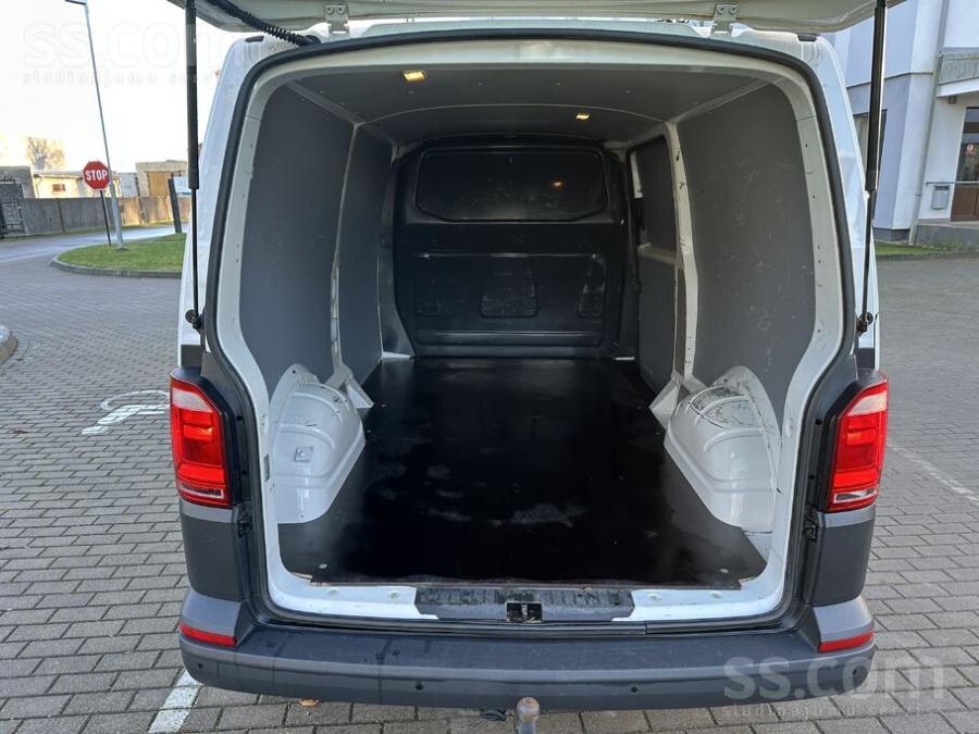 Balts Volkswagen Transporter 2019 Rīga, ar dzinēja tilpumu 2.00 L un nobraukumu 219 tūkst. km par 13600 €, foto 24 vietnē AUTOMOTO.COM.LV
