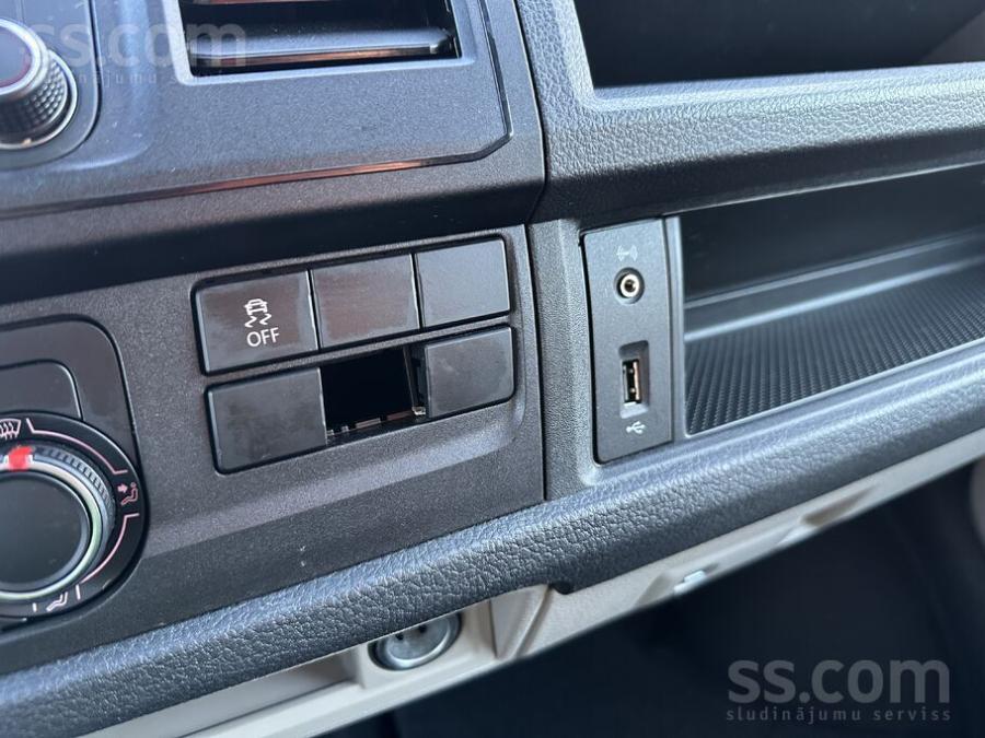 Balts Volkswagen Transporter 2019 Rīga, ar dzinēja tilpumu 2.00 L un nobraukumu 219 tūkst. km par 13600 €, foto 26 vietnē AUTOMOTO.COM.LV