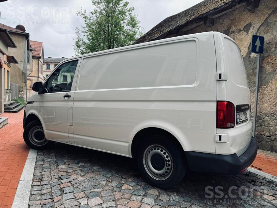 White Volkswagen Transporter 2020 in Cesis, with an engine capacity of 2.00 L and mileage of 0 thousand km for 17850 €, photo 9 on AUTOMOTO.COM.LV