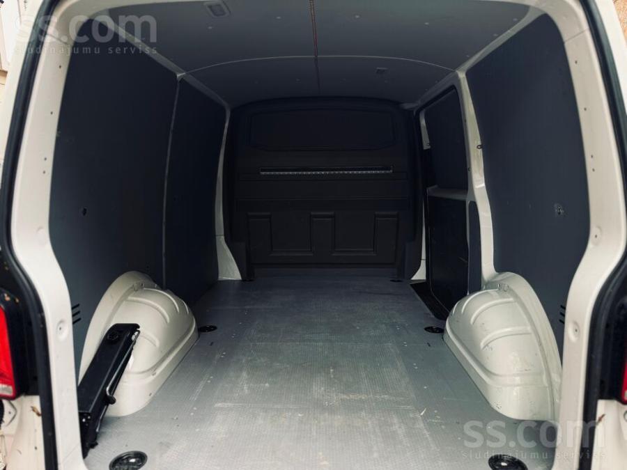 White Volkswagen Transporter 2020 in Cesis, with an engine capacity of 2.00 L and mileage of 0 thousand km for 17850 €, photo 12 on AUTOMOTO.COM.LV