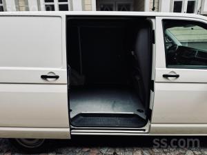 White Volkswagen Transporter 2020 in Cesis, with an engine capacity of 2.00 L and mileage of 0 thousand km for 17850 €, photo 14 on AUTOMOTO.COM.LV