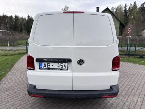 White Volkswagen Transporter 2020 in Cesis, with an engine capacity of 2.00 L and mileage of 219 thousand km for 15750 €, photo 6 on AUTOMOTO.COM.LV