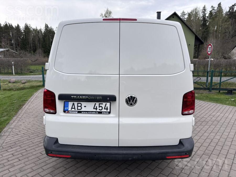 White Volkswagen Transporter 2020 in Cesis, with an engine capacity of 2.00 L and mileage of 219 thousand km for 15750 €, photo 6 on AUTOMOTO.COM.LV