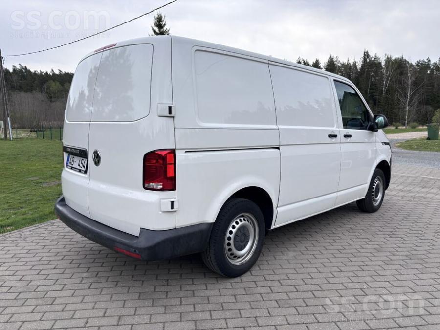 White Volkswagen Transporter 2020 in Cesis, with an engine capacity of 2.00 L and mileage of 219 thousand km for 15750 €, photo 7 on AUTOMOTO.COM.LV