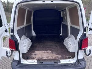 White Volkswagen Transporter 2020 in Cesis, with an engine capacity of 2.00 L and mileage of 219 thousand km for 15750 €, photo 11 on AUTOMOTO.COM.LV