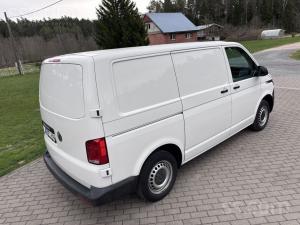 White Volkswagen Transporter 2020 in Cesis, with an engine capacity of 2.00 L and mileage of 219 thousand km for 15750 €, photo 20 on AUTOMOTO.COM.LV