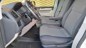 White Volkswagen Transporter 2020 in Riga, with an engine capacity of 2.00 L and mileage of 240 thousand km for 12250 €, photo 4 on AUTOMOTO.COM.LV