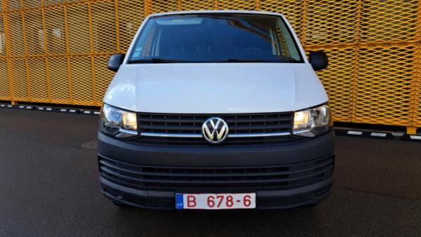 White Volkswagen Transporter 2020 in Riga, with an engine capacity of 2.00 L and mileage of 240 thousand km for 12250 €, photo 4 on AUTOMOTO.COM.LV