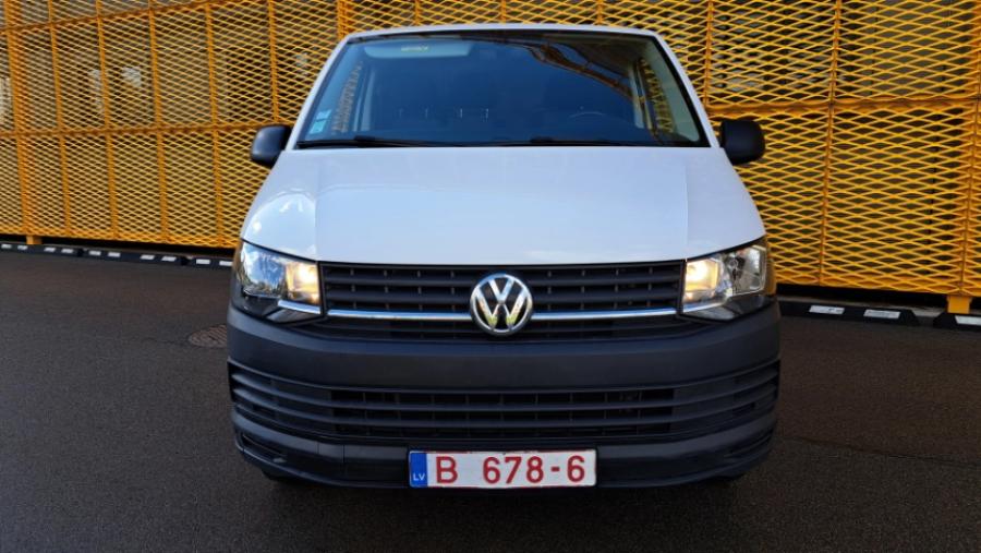 White Volkswagen Transporter 2020 in Riga, with an engine capacity of 2.00 L and mileage of 240 thousand km for 12250 €, photo 5 on AUTOMOTO.COM.LV