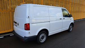 White Volkswagen Transporter 2020 in Riga, with an engine capacity of 2.00 L and mileage of 240 thousand km for 12250 €, photo 6 on AUTOMOTO.COM.LV