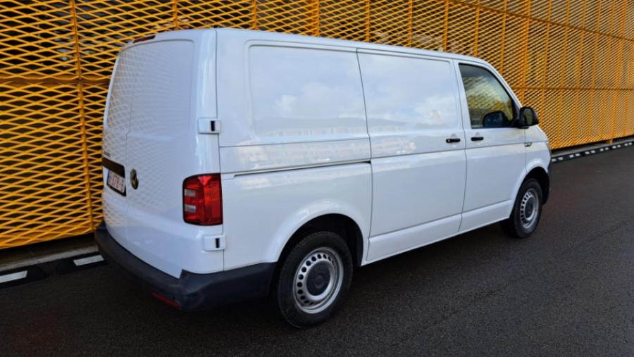 White Volkswagen Transporter 2020 in Riga, with an engine capacity of 2.00 L and mileage of 240 thousand km for 12250 €, photo 6 on AUTOMOTO.COM.LV