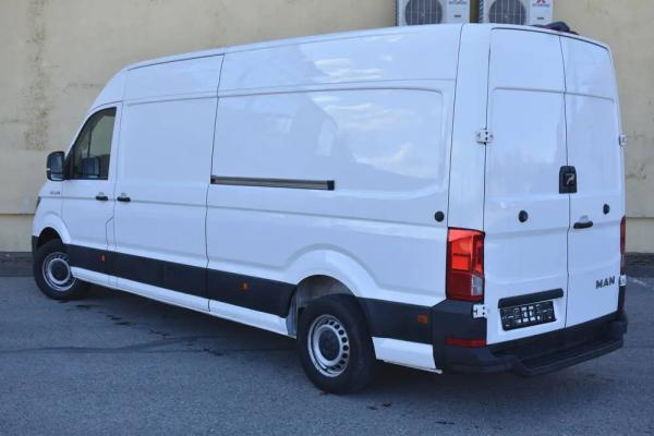 White Volkswagen Transporter 2021 in Talsi, with an engine capacity of 2.00 L and mileage of 230 thousand km for 18500 €, photo 2 on AUTOMOTO.COM.LV