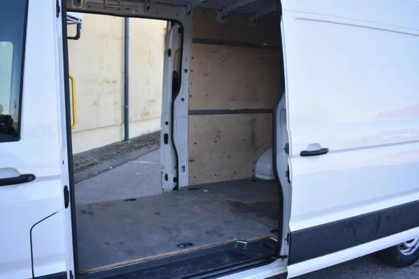 White Volkswagen Transporter 2021 in Talsi, with an engine capacity of 2.00 L and mileage of 230 thousand km for 18500 €, photo 9 on AUTOMOTO.COM.LV